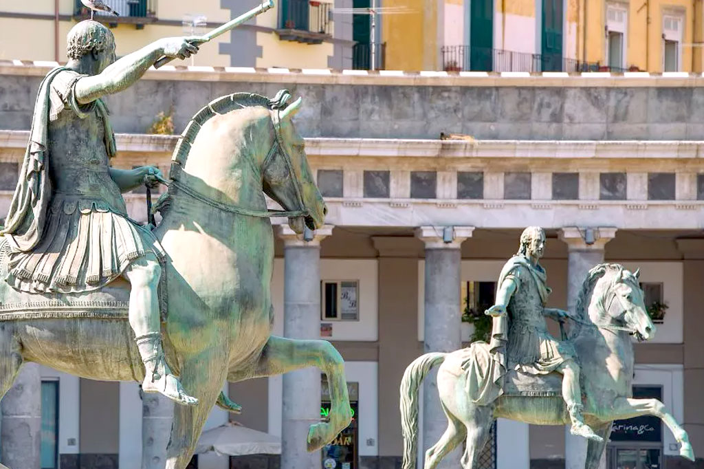 Carlo III e Ferdinando I di Borbone: Le Iconiche Statue Equestri